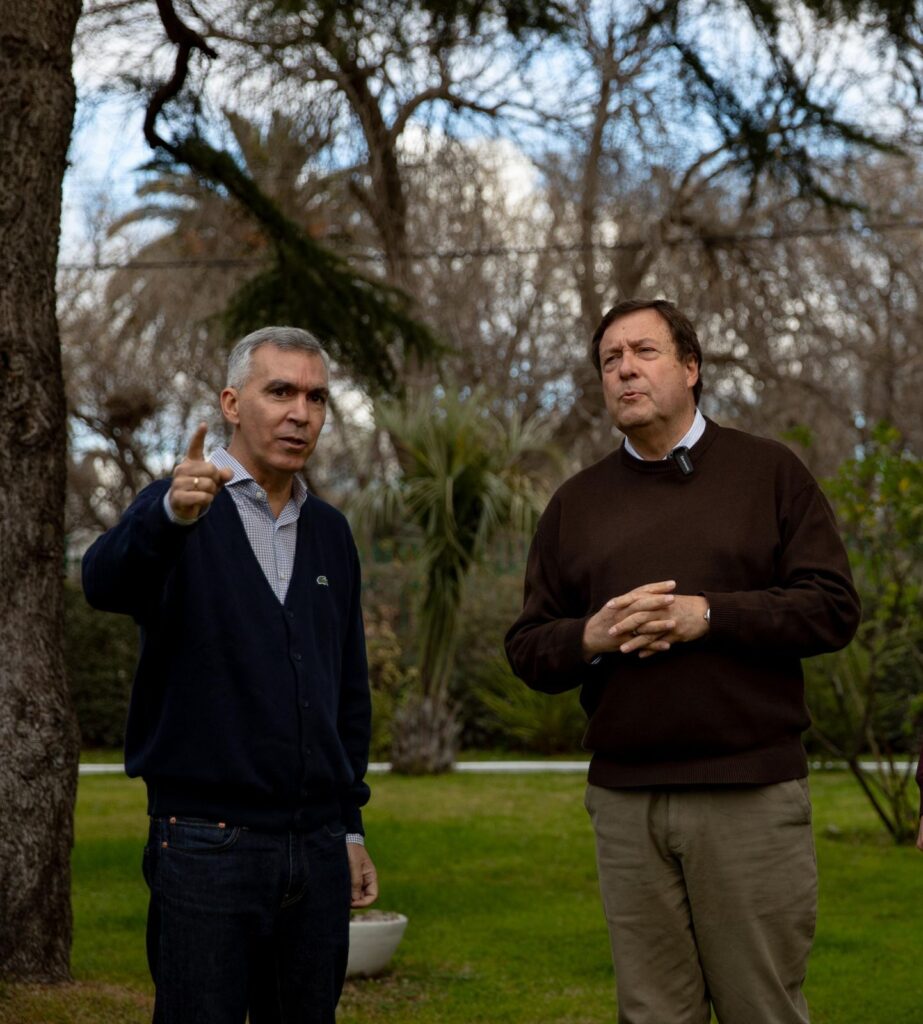 Alberto Weretilneck y su marido político Facundo López, los lideres de ...